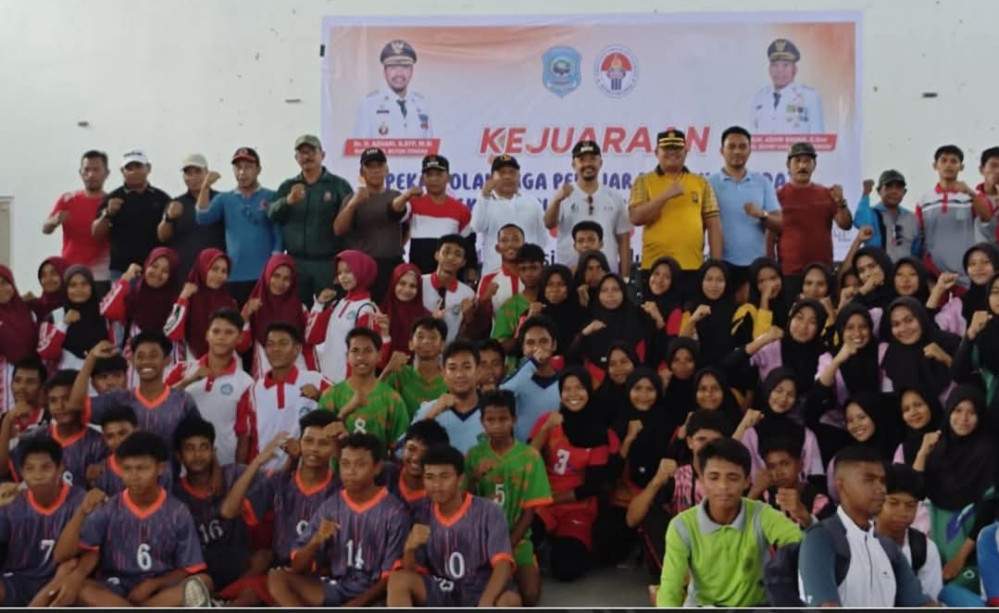 Bupati Buton Tengah Resmi Buka POPDA 2025, Dorong Prestasi Menuju ...
